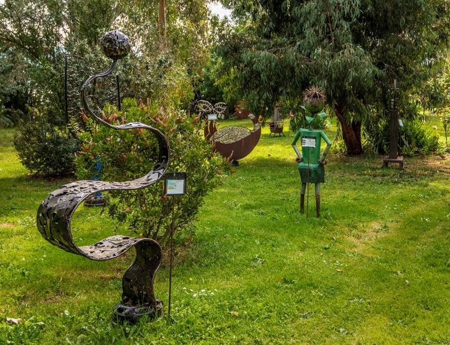 Laurie Collins Sculpture Garden - Jindivick - 2019 | Gardivalia ...